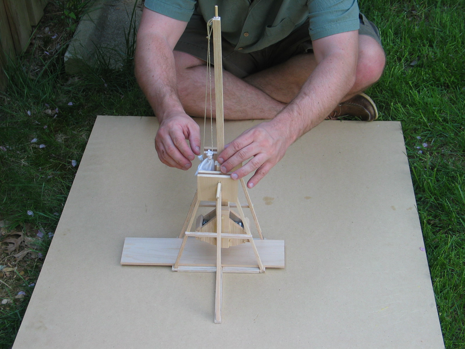 Tabletop Trebuchet – POLYMYTHIC